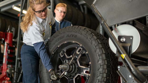 Custom Wheels and Rims Services Near You | Les Schwab